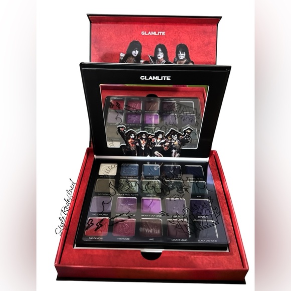 Glamite | Makeup | Nwt Kiss X Glamite Lenticular Motion Eyeshadow ...